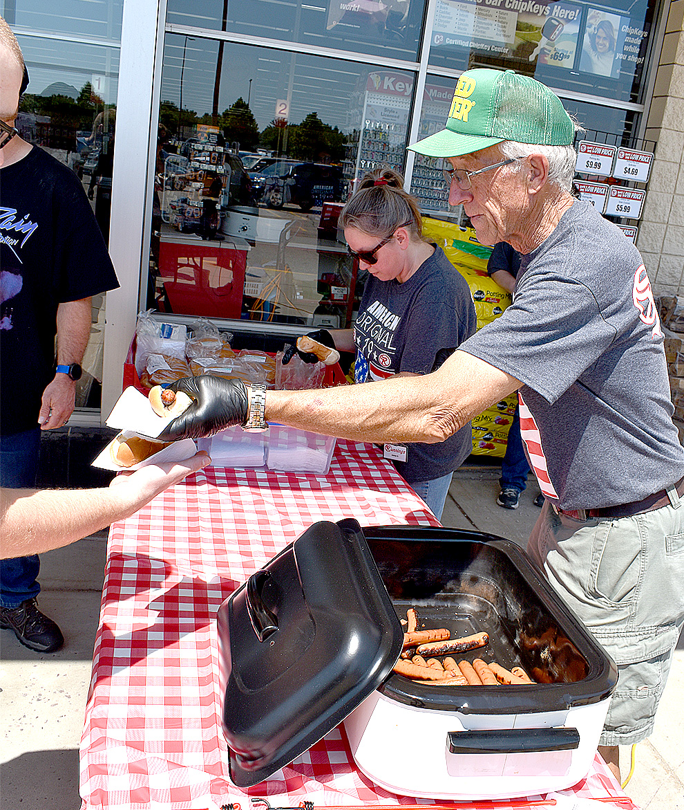 Runnings celebrates 75 years with hot dog giveaway | News, Sports, Jobs ...